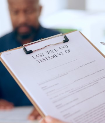 Michelle Rossiter | Associate Legal Executive | Young Hunter Lawyers